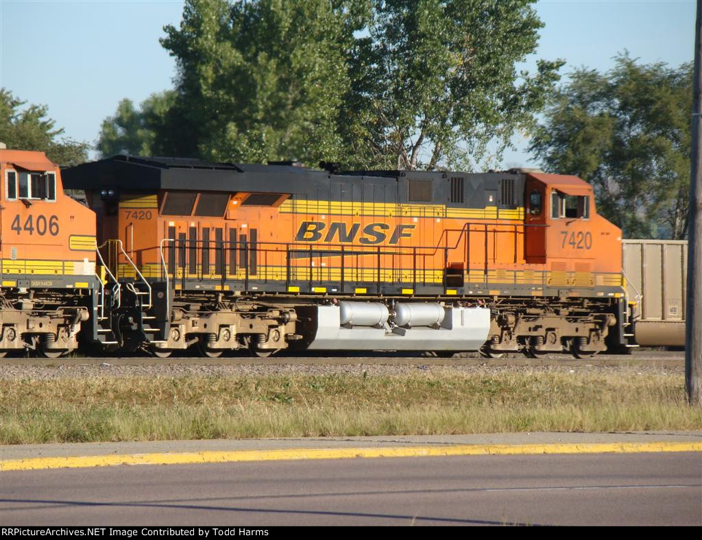 BNSF 7420